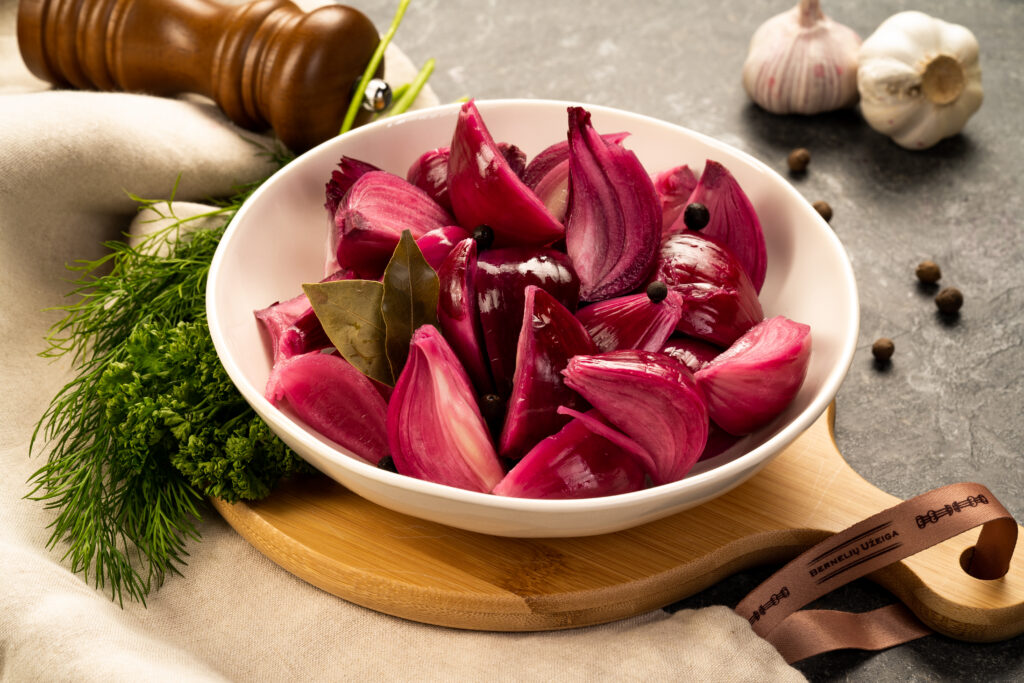 Marinuoti raudonieji svogūnai 1kg - "Bernelių užeiga" krautuvėlė